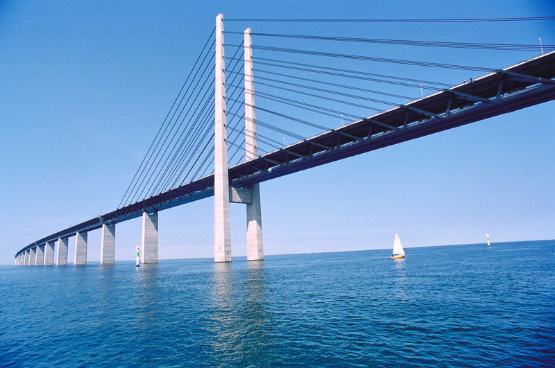 This Amazing Bridge Turns Into a Tunnel and Connects Denmark and Sweden ...