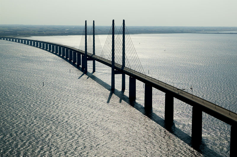 This Amazing Bridge Turns Into a Tunnel and Connects Denmark and Sweden ...