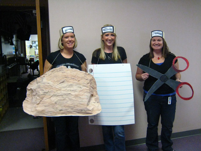 24 Cheap and Easy DIY Group Costumes for Halloween » TwistedSifter