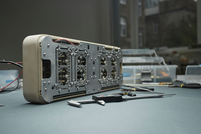 Rhei: An Electro-Mechanical Clock with a Liquid Display » TwistedSifter