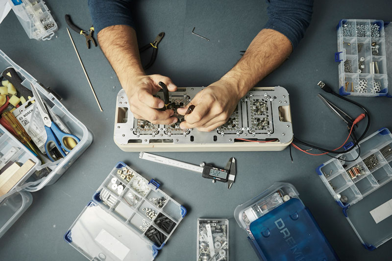 Rhei: An Electro-Mechanical Clock with a Liquid Display » TwistedSifter