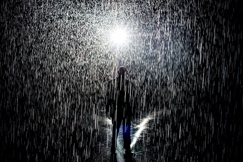 This Art Exhibit Lets You Walk Through Rain Without Getting Wet ...