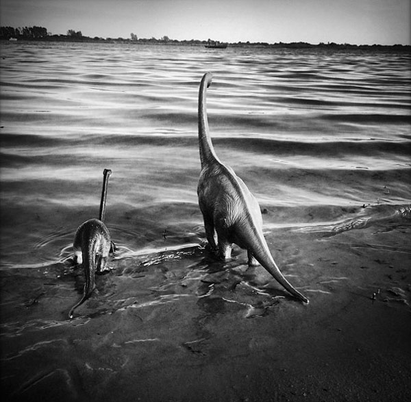 Artist Uses Toy Dinosaurs to Add a Creative Twist to his Travel Photos ...