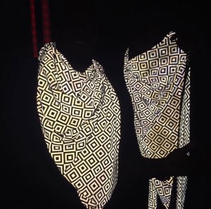 Ishu Scarf Hides Your Face if Flash Photography is Used (5) » TwistedSifter