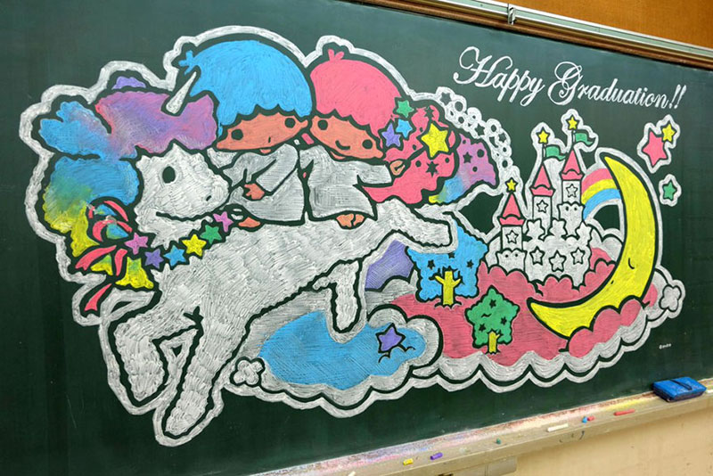 Teacher Delights Students With Incredible Chalkboard Drawings ...