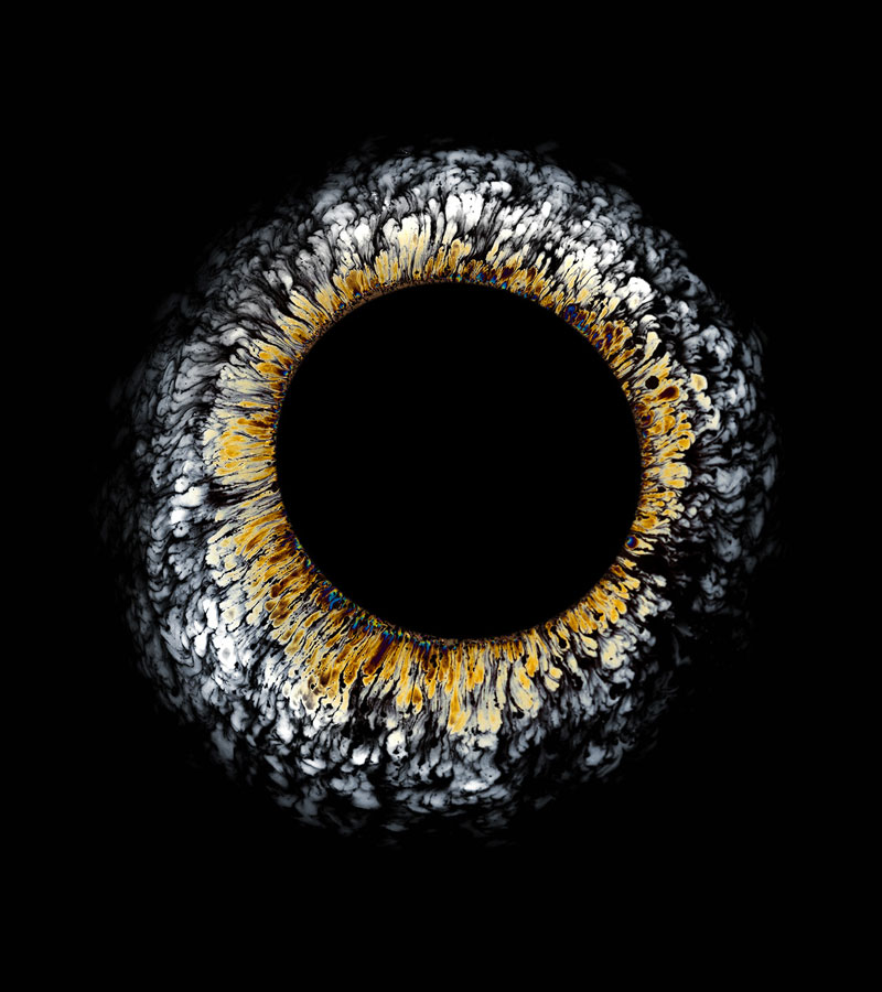 These Surreal Photos of Oil Dropped Into Water Look Like Eyes ...