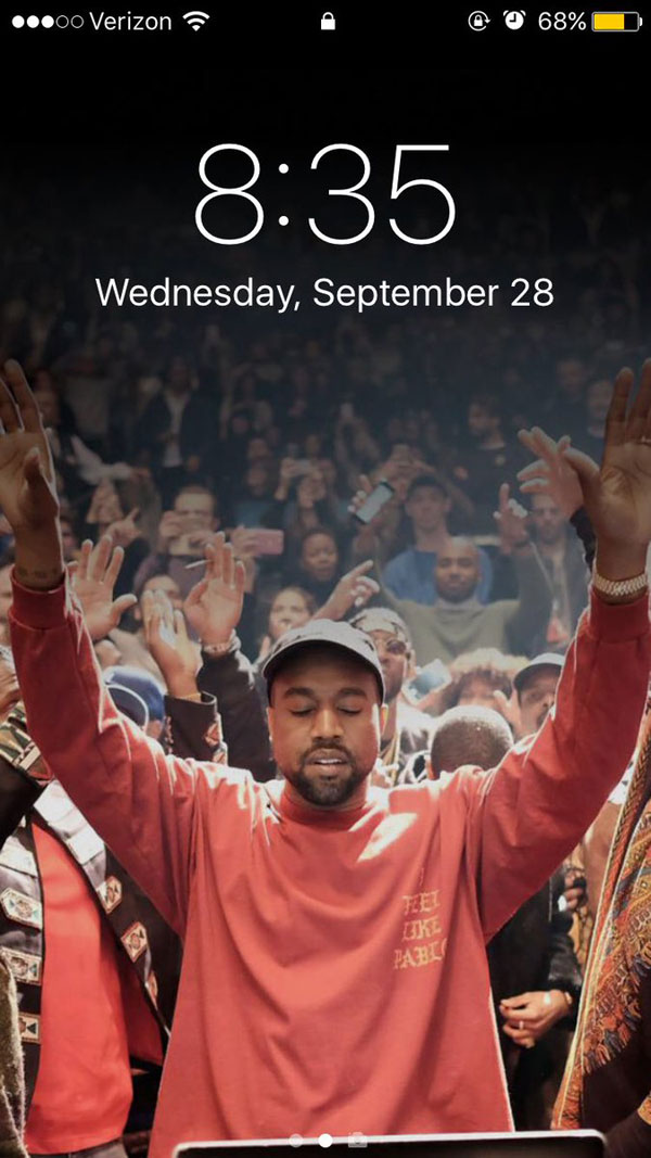 People Are Turning Their Lock Screens Into Miniature Sign Holders ...