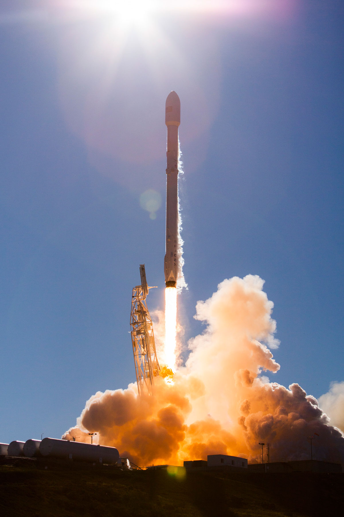 14 Amazing HQ Photos from SpaceX’s Successful Launch and Landing ...