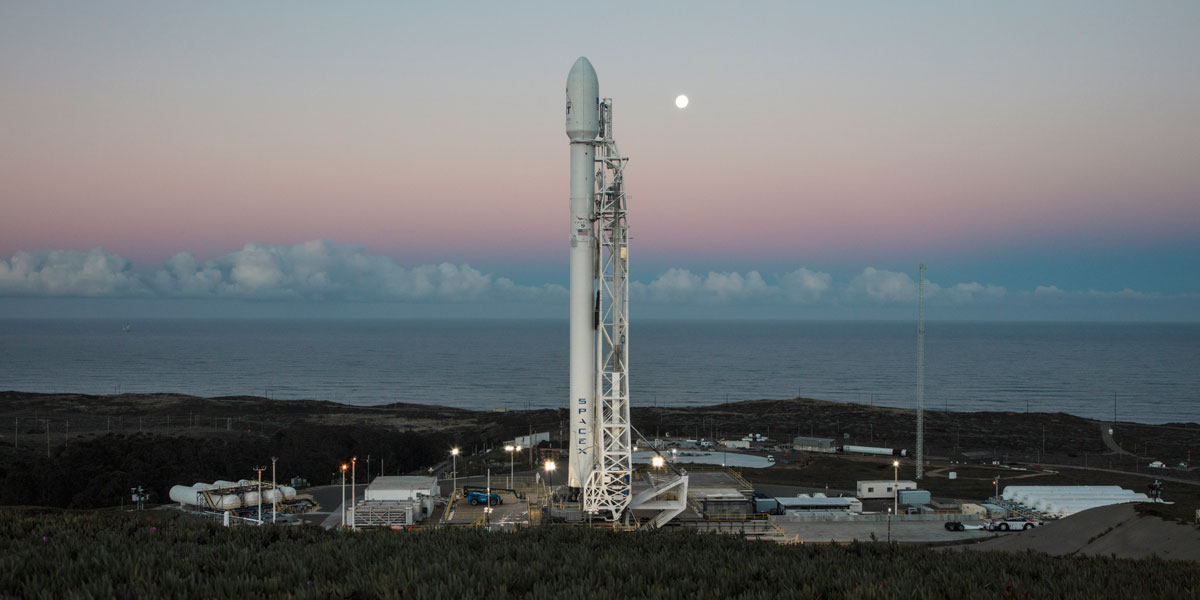 14 Amazing HQ Photos from SpaceX’s Successful Launch and Landing ...