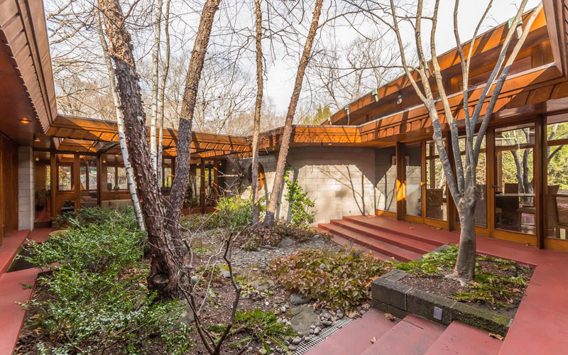 Frank Lloyd Wright’s One-of-a-Kind Hemicycle House Goes on Sale ...