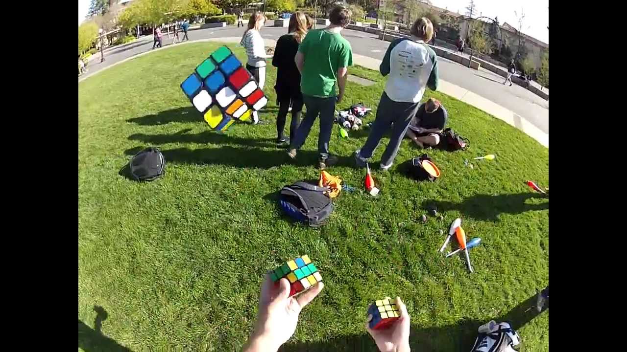 Guy Solves 3 Rubik’s Cubes.. While Juggling Them » TwistedSifter