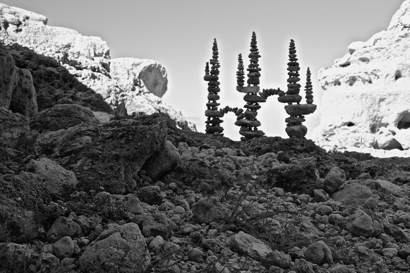 Artist Arranges Natural Objects Into Ephemeral Patterns and Designs ...