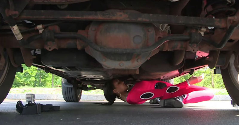 Getting Low with the World Record Limbo Queen » TwistedSifter