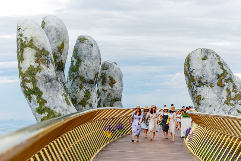 Giant Hands Raise Bridge in Vietnam to the Sky - TwistedSifter