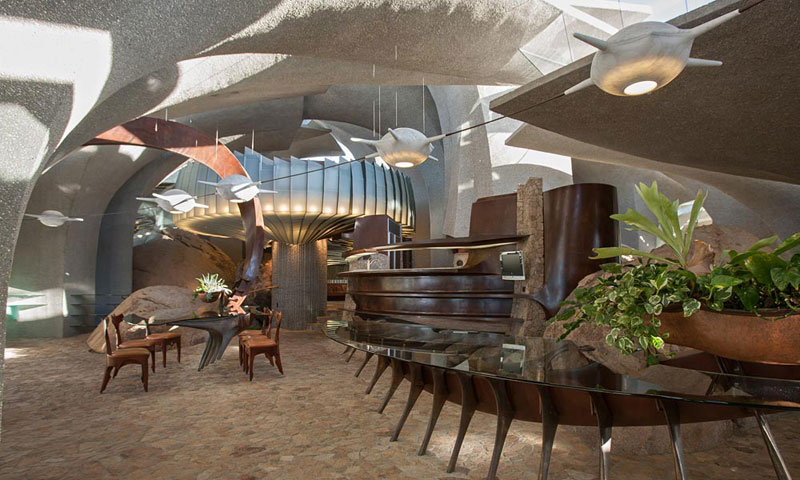 This Organic Desert House in Joshua Tree, CA is at One With Its ...