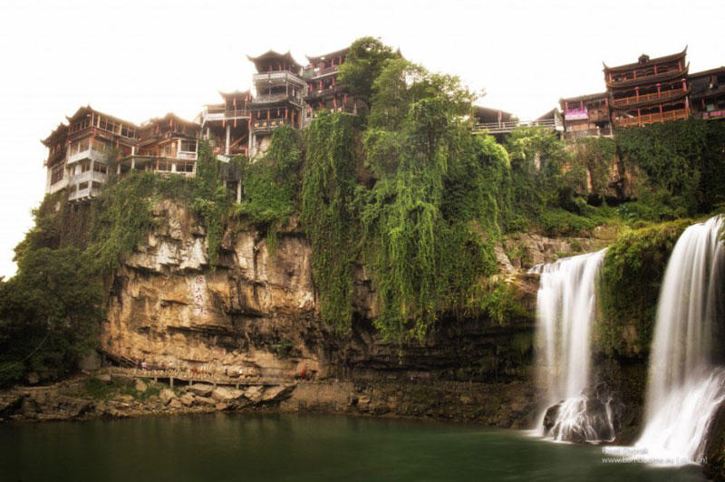 This 'Waterfall City' in China Looks Straight Out of a Fantasy Film ...