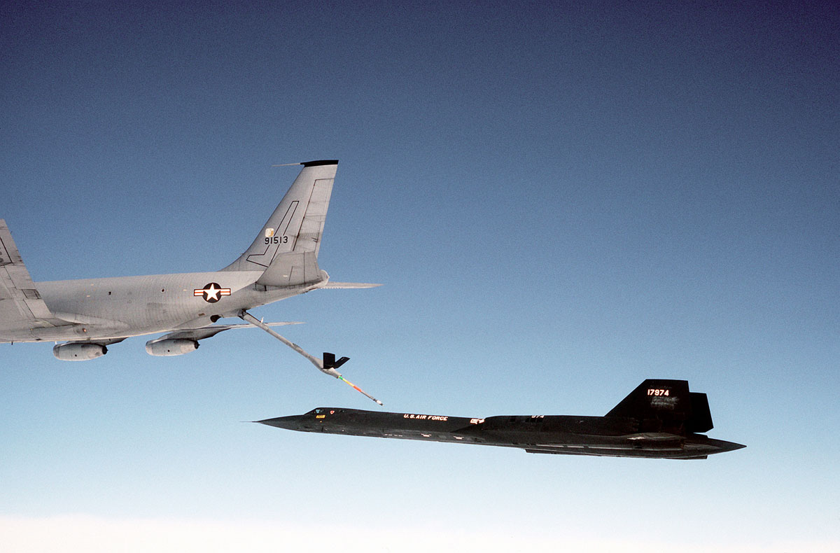 Aerial Refueling Looks as Cool as It Sounds (10 Photos) - TwistedSifter