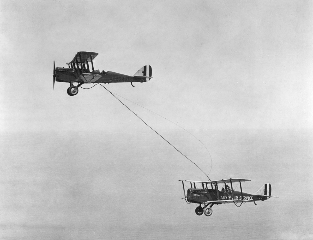 Aerial Refueling Looks as Cool as It Sounds (10 Photos) - TwistedSifter