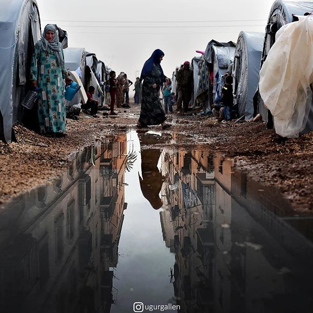 25 Jarring Photo Collages of People That Live Completely Different ...