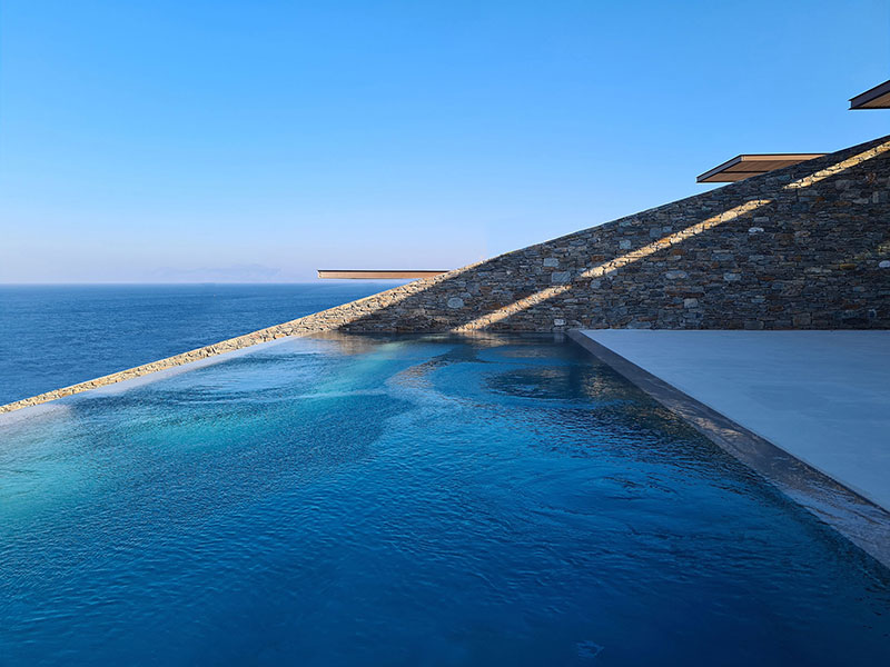 Check Out this Ambitious House Built Into a Cliffside in Greece ...