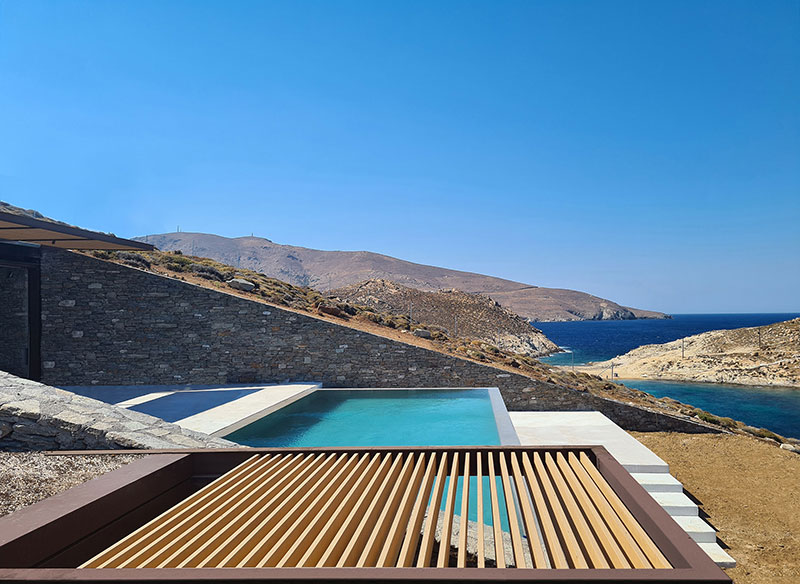Check Out this Ambitious House Built Into a Cliffside in Greece ...