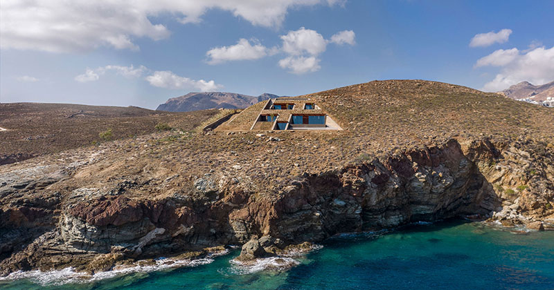 Check Out this Ambitious House Built Into a Cliffside in Greece ...