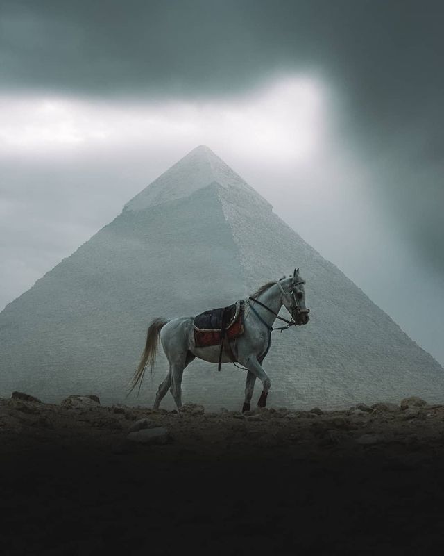 This Egyptian Photographer’s Series on the Giza Pyramids is Absolutely ...