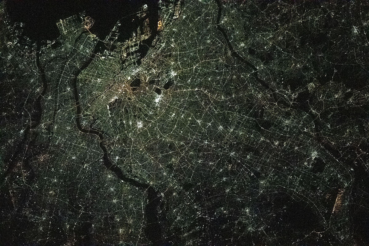 What Tokyo Looks Like at Night from the International Space Station ...