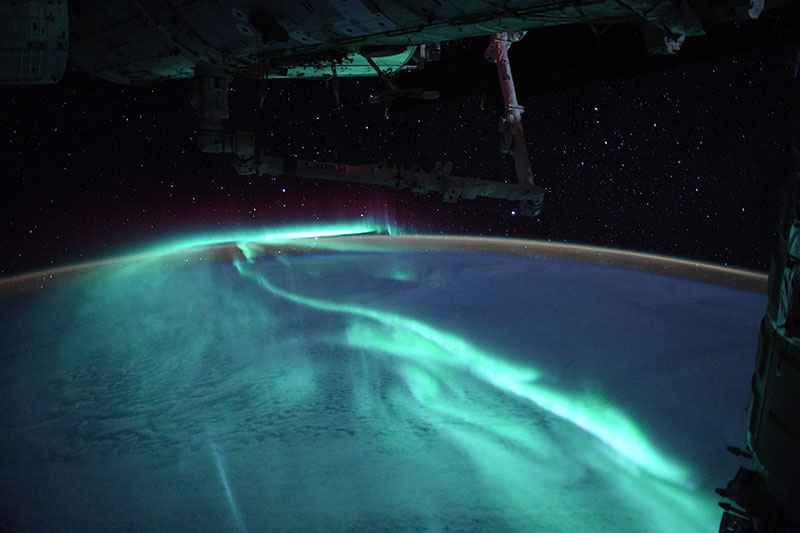 An Astronaut Captured the Southern Lights Under a Full Moon and They’re ...
