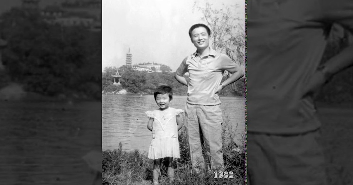 Father And Daughter Take The Same Photo For 35 Years » TwistedSifter