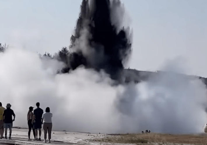 Hydrothermal Explosion At Yellowstone National Park’s Biscuit Basin ...