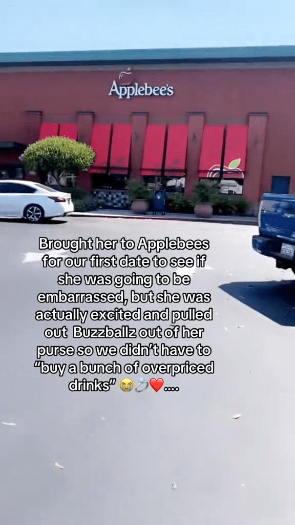 He Took Her To Applebee’s As A First Date Test, And She Passed With ...