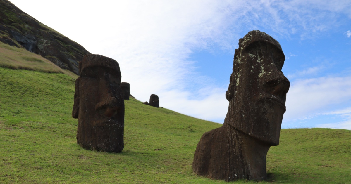 New Study Confirms The Legend That The Massive Moai Statues Of Rapa Nui ...