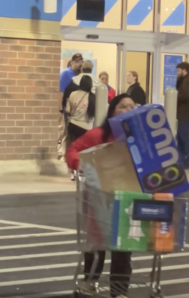 A Walmart Store Closed Early On Christmas Eve And Customers Were Very ...