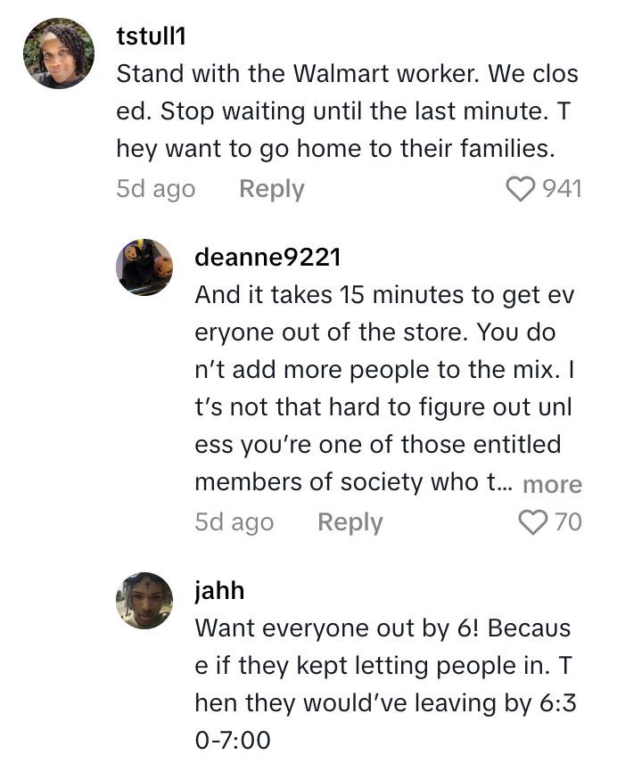 A Walmart Store Closed Early On Christmas Eve And Customers Were Very ...