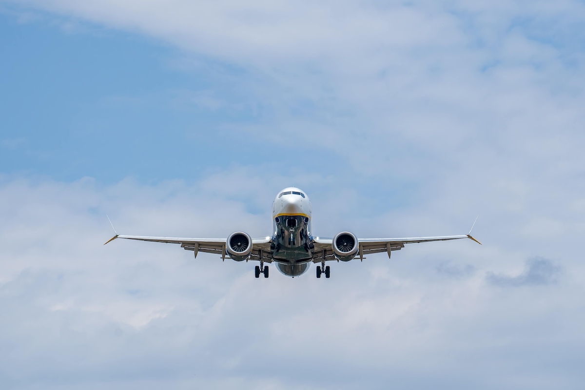 Why That Weird Dropping Sensation After Take-Off Is Totally Normal And ...